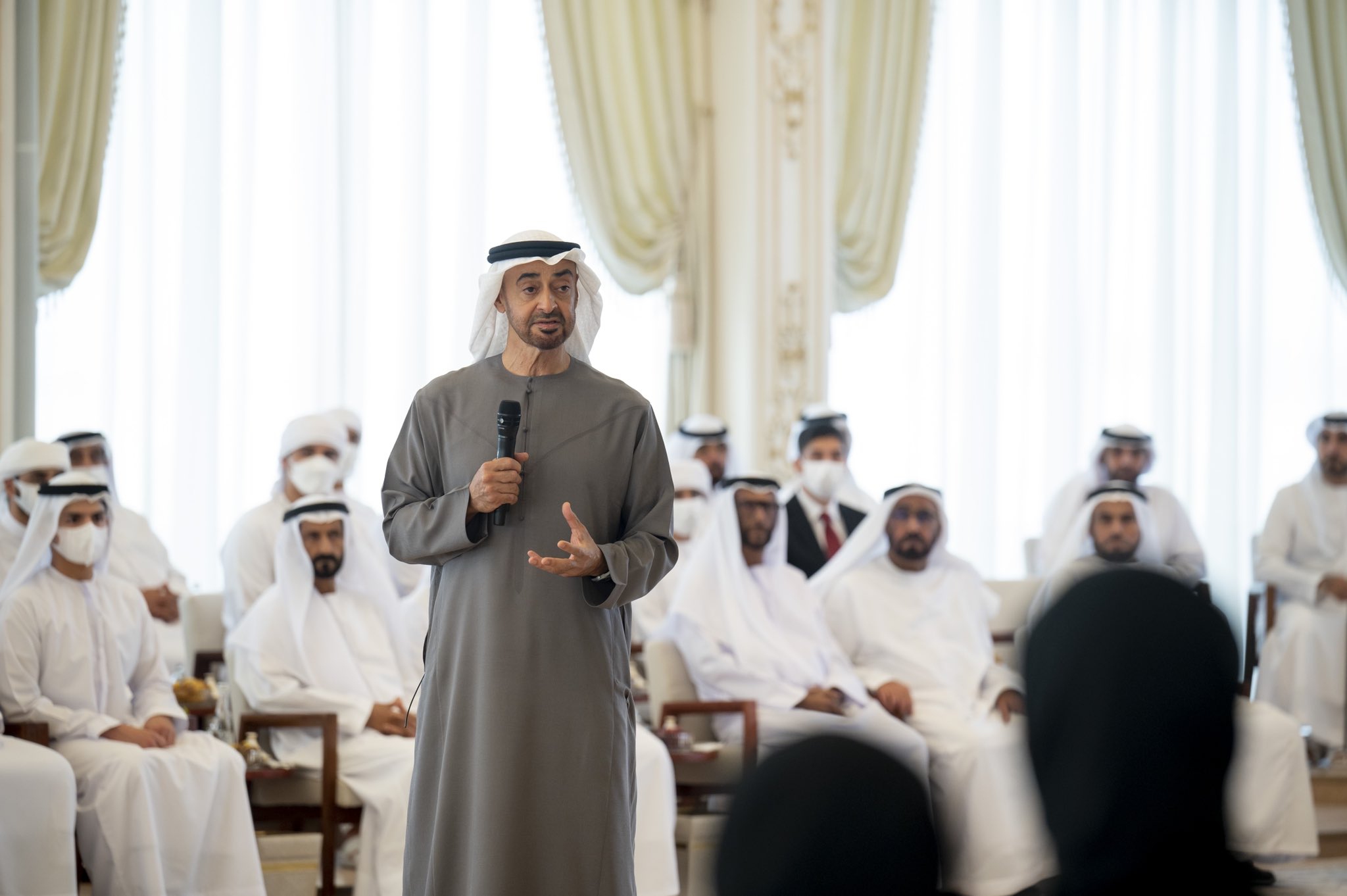 UAE PRESIDENT MEETS TOP ACHIEVING STUDENTS - The Gulf Observer