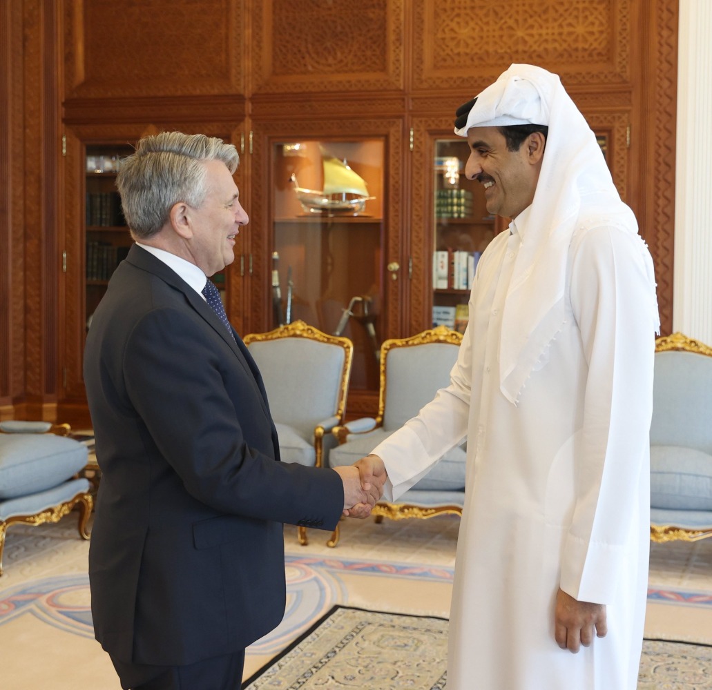 Amir of Qatar receives CEO of Shell Group - The Gulf Observer
