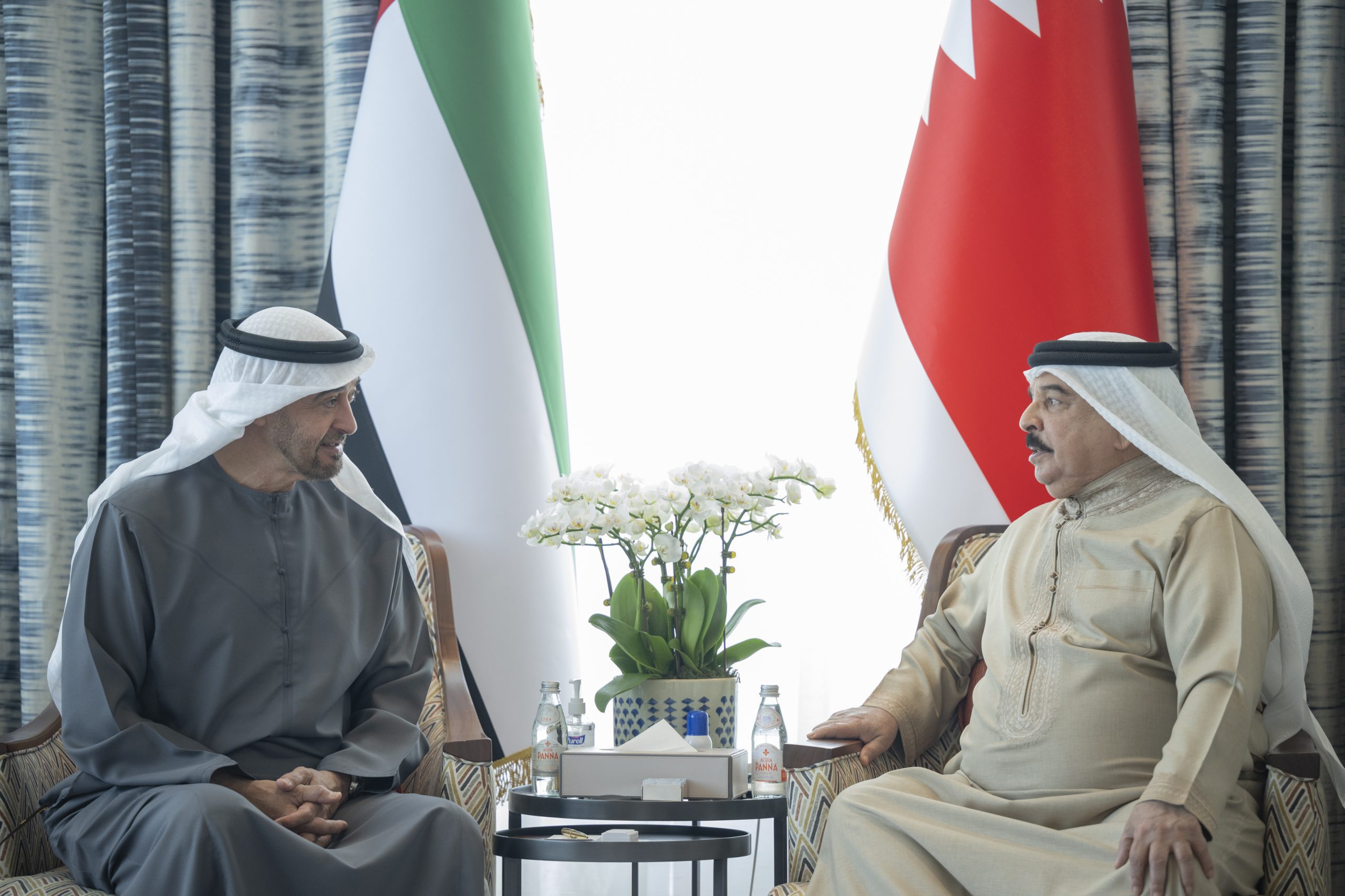 King of Bahrain, UAE President review Bahraini-Emirati relations, cooperation - The Gulf Observer