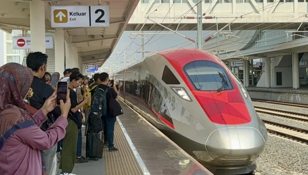 Indonesian President Evaluates Performance of Jakarta-Bandung Whoosh ...