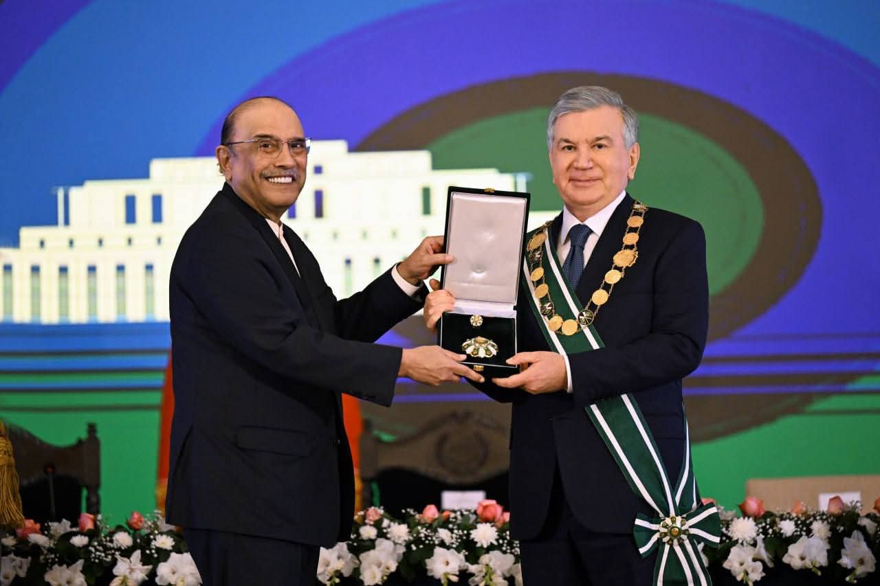 Zardari Confers Nishan-e-Pakistan on Mirziyoyev in Islamabad Ceremony ...